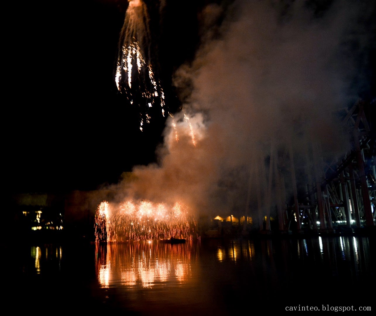 Entree Kibbles: Fireworks Show (Lake Hollywood Spectacular) @ Universal ...